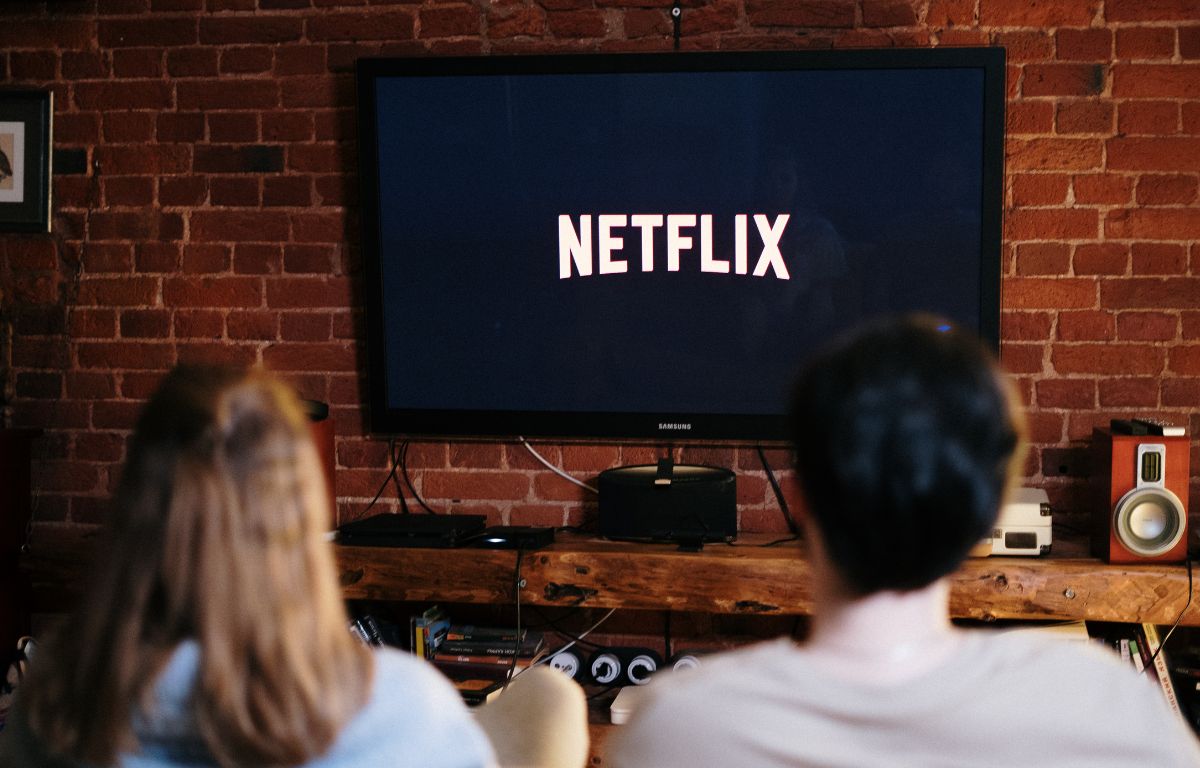 How to Invest in Netflix: A Comprehensive Guide for Beginners - LA HORA ...